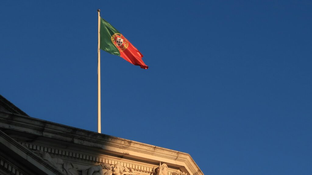 Advogado: Nova lei de imigração em Portugal viola famílias e direitos ...